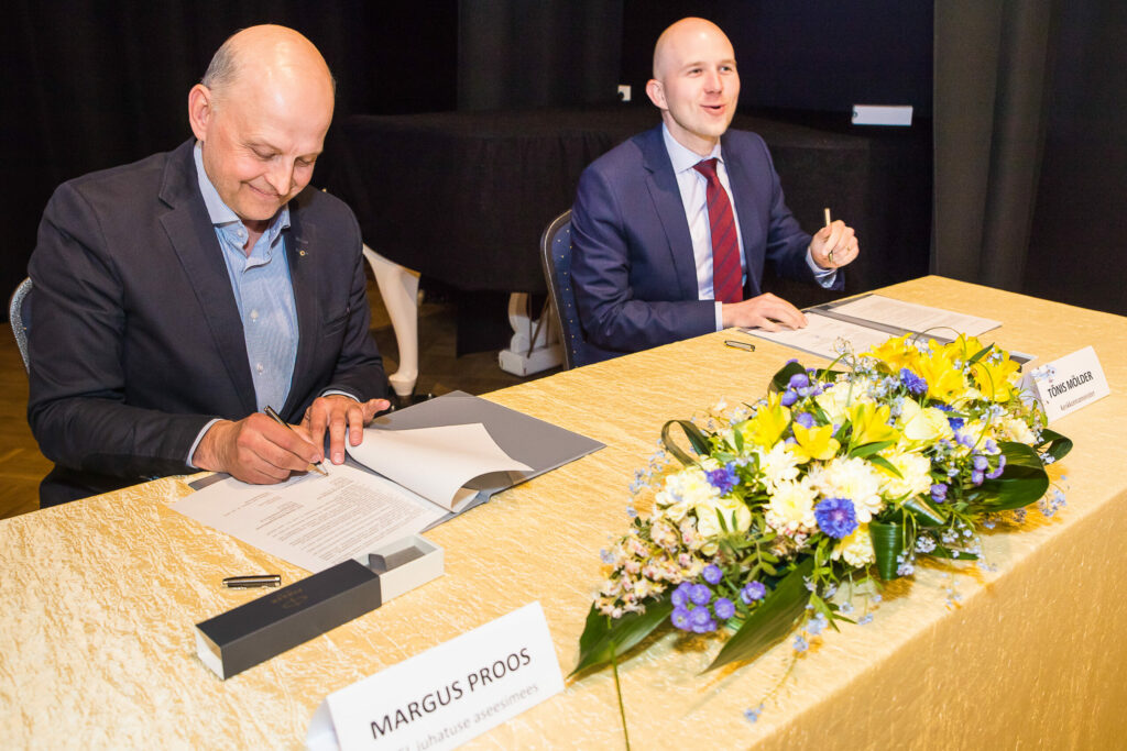 2. juunil 2021. a allkirjastasid EVEL juhatuse aseesimees Margus Proos ...
